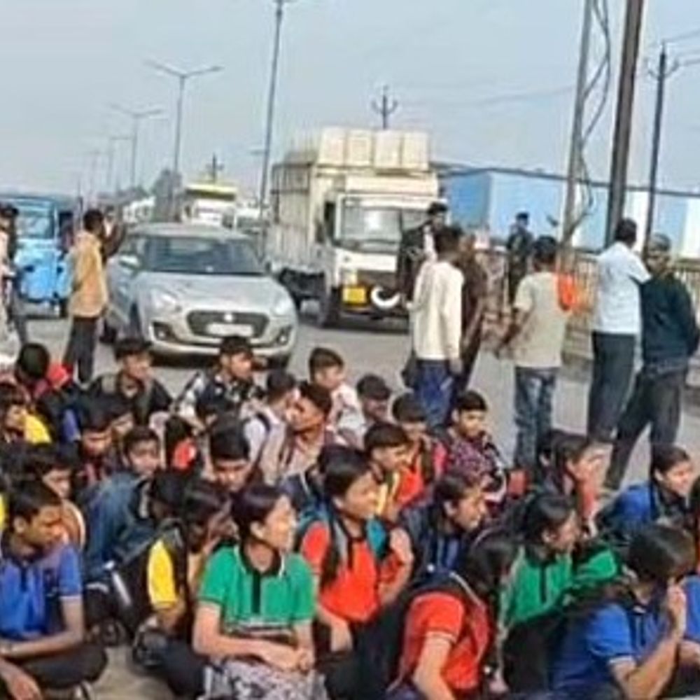 Raigarh students protest teacher removal, blocking highway until SDM ...