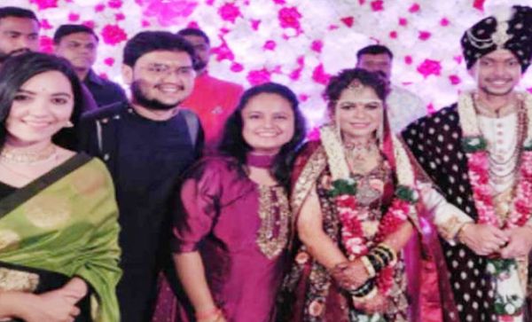 Just married singer kartiki gaikwad tied the knot with ronit pise ...