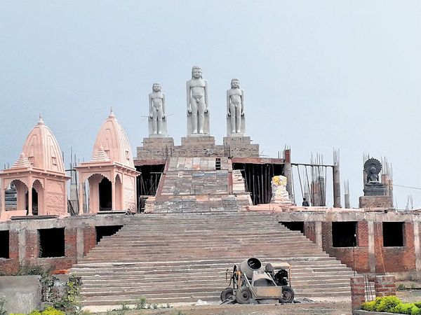 First Kamal-shaped temple of Mapra being built in Pattaria of Damoh ...