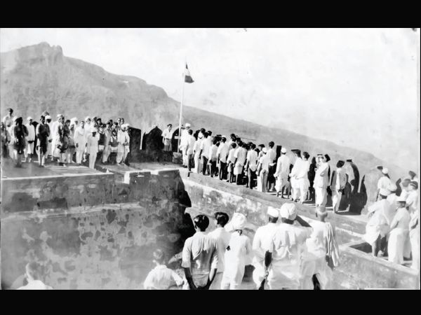 Independence of Junagadh; There was a curfew until noon on November 9 ...
