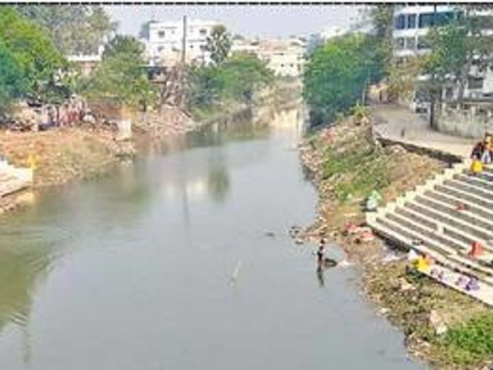 Siwan News - earlier the daha river was full throughout the years now ...