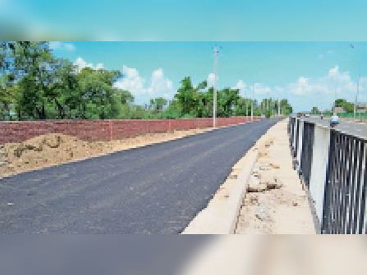 Construction of service road started, drivers will get relief | सर्विस ...