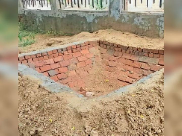 Compost pit constructed for disposal of wet waste in 15 parks and 4 ...