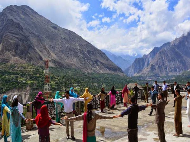read intersting information about pakistan's hunja community ...