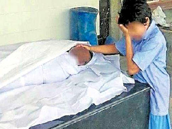 emotional photo of child crying near father dead body gone viral ...