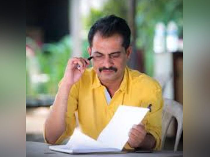 Poet, screenwriter Arvind Jagtap article in Marathi | मोबाइल खिशात ...