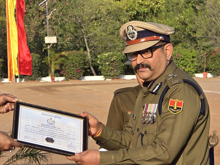 37 IPS officers honored with DGP disc in Jaipur - Jaipur News | Bhaskar ...