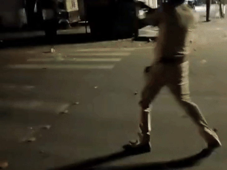 Mob pelts stones at police in Nashik