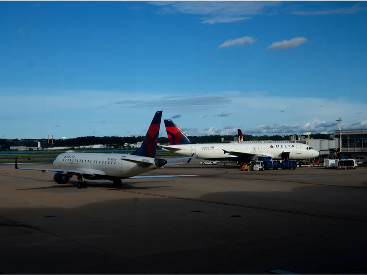 Delta Airlines flight catches fire at Orlando International Airport 300 ...