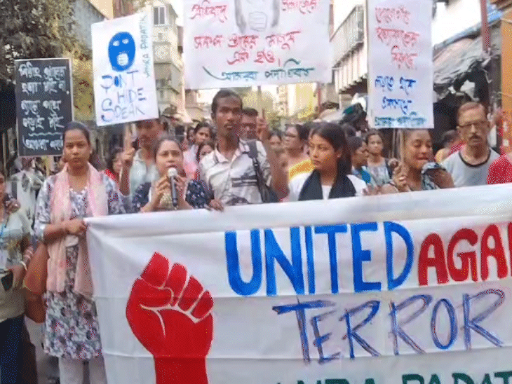 Sonagachi Sex Workers Hold A Candlelight Vigil For Pthe Ahalgam Terror