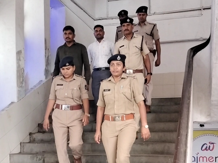 Surat Railway Station Security Heightened Amid India-Pakistan Tensions | GRP, RPF, and Dog ...