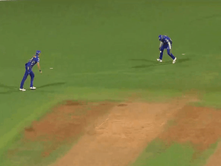 Kuldeep Yadav fumes in anger at Mukesh Kumar: Comppltes 100th IPL ...