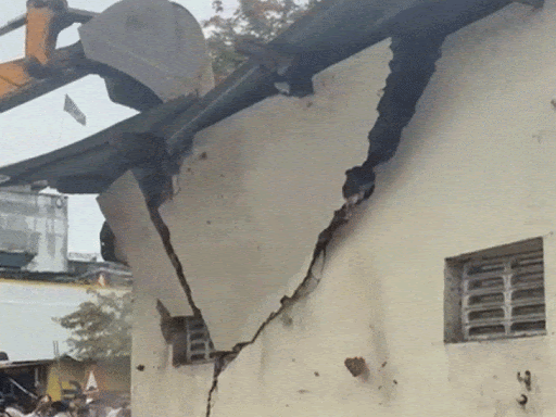 Bulldozer action hits notorious Sajju Kothari’s property in Surat ...