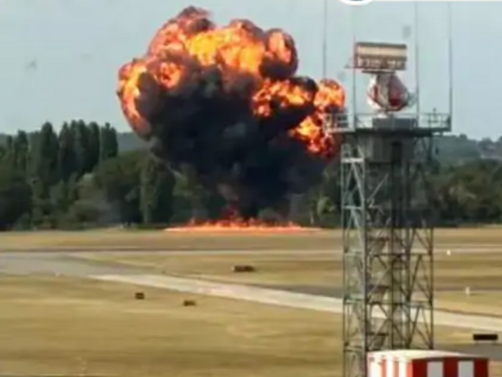 Small plane crashes moments after takeoff at London's Southend Airport ...