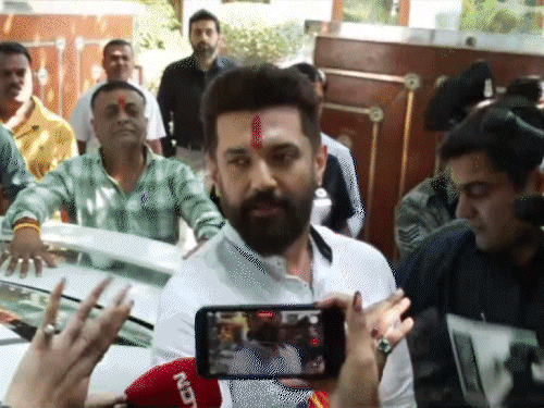 Chirag calls emergency LJP(R) meeting today | Paswan seeks 35+ seats ...