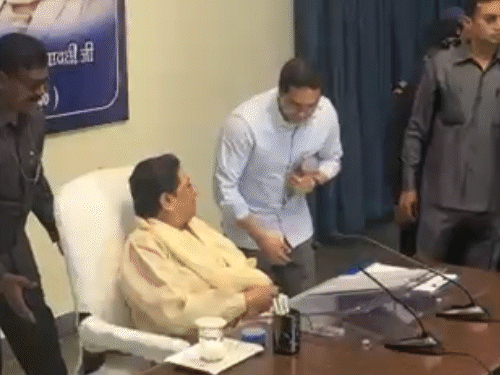 Mayawati’s nephew Akash Anand touches her feet BSP holds third major ...