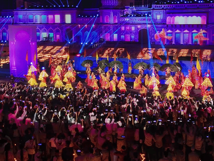 Ayodhya shines bright on Deepotsav 26 lakh diyas lit together; Ramayana ...