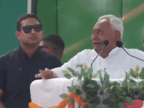 Nitish Kumar urges candidates to stand on stage