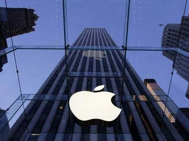 Apple's market value crosses $4 trillion for the first time