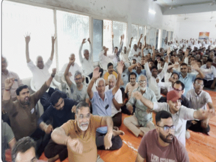 Himatnagar farmers prepare for massive showdown Over 30 thousand ...