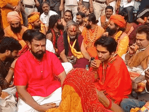 Kumar Vishwas joins Dhirendra Shastri's stage - Uttar Pradesh News ...