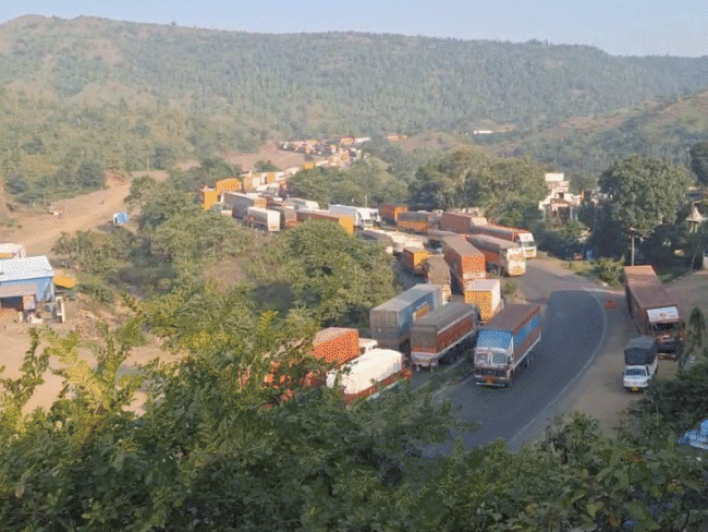 Massive 15-hour gridlock at MP-Maharashtra border: 3-km-long traffic ...