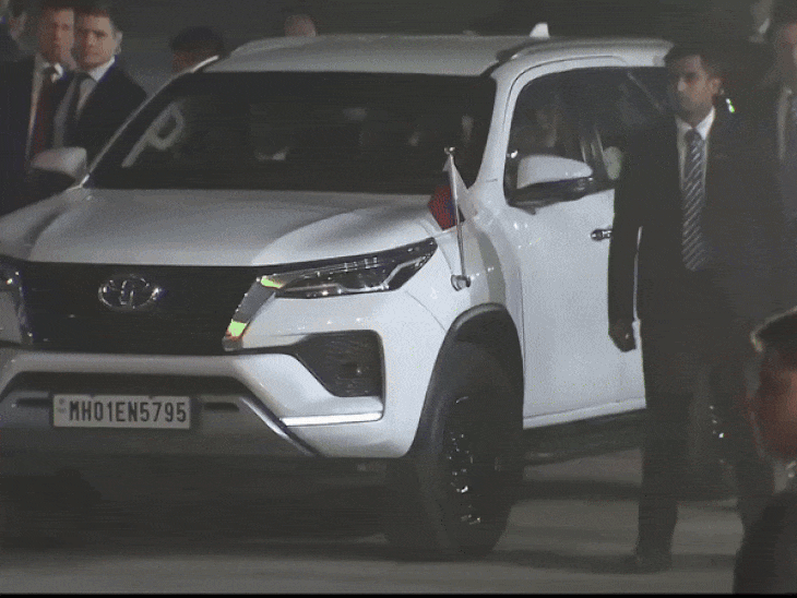 Modi-Putin's Fortuner ride goes viral on social media | Bhaskar English