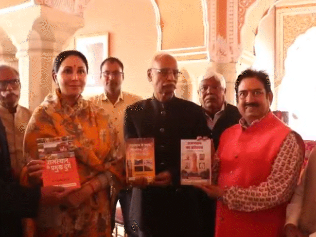 Raja Man Singh I birth anniversary celebrated at City Palace; Diya ...