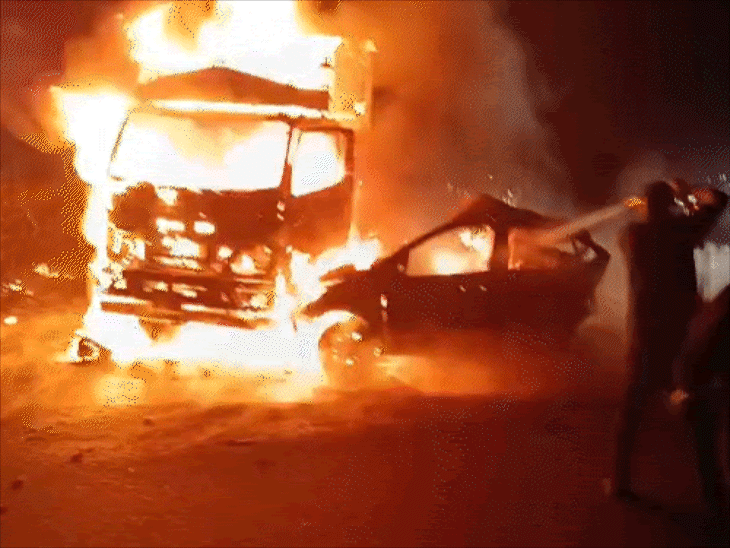 Blast erupts after car-tempo crash in Kutch Bhachau 2 people dies ...