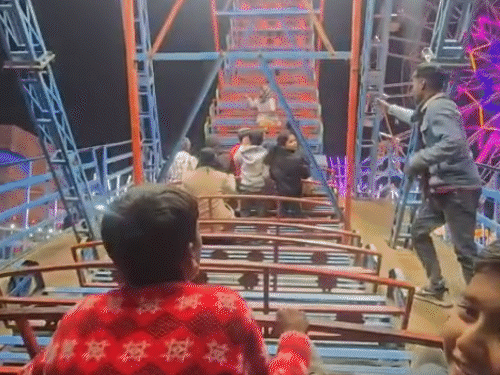 Man injured after performing stunt on swing at Gwalior fair - Gwalior ...