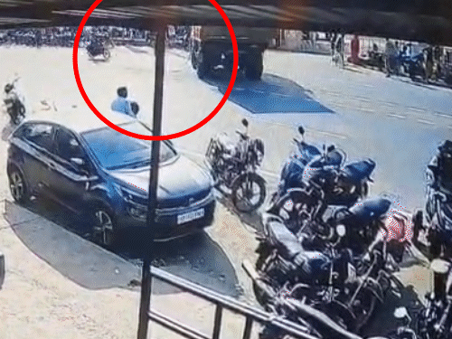 Ujjain Accident: Bike Hits Turning Truck at Ghattia, Elderly Man Dies ...