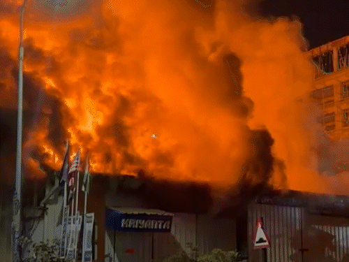 Fierce fire in 4 shops 20 feet away from a petrol pump in Surat; 4 ...