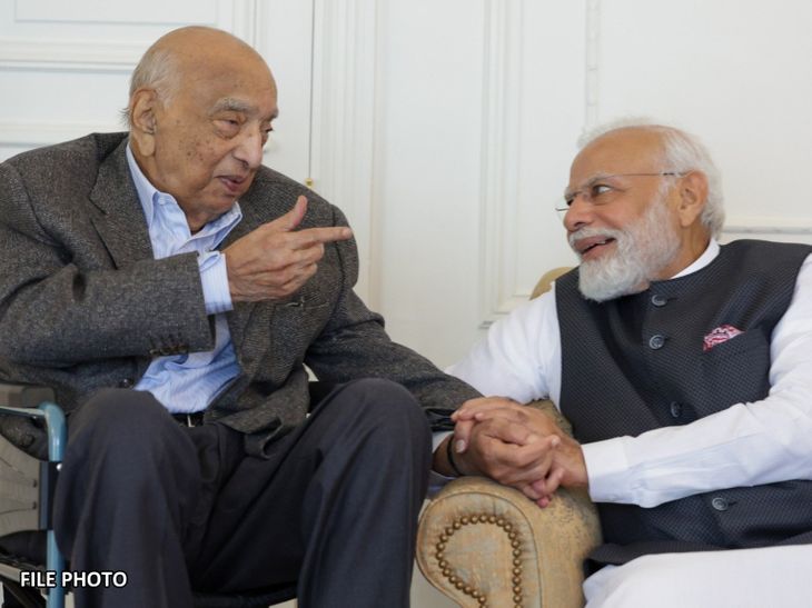 PM Modi Grief: Lakshmi Mittals Father Mohanlal Mittal Passes Away