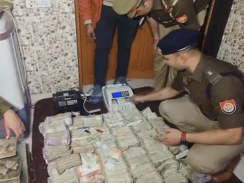 Kanpur House Raid: ₹2 Crore Cash, 62kg Silver Seized; 5 Arrested