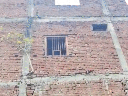 Shahjahanpur Couple Injured Jumping Cafe Window | Hindu Group Allegations