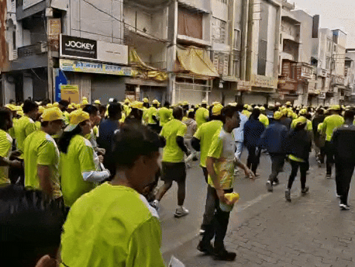 Young Man Dies During Indore Marathon | Aryan Todi Collapses Near ...