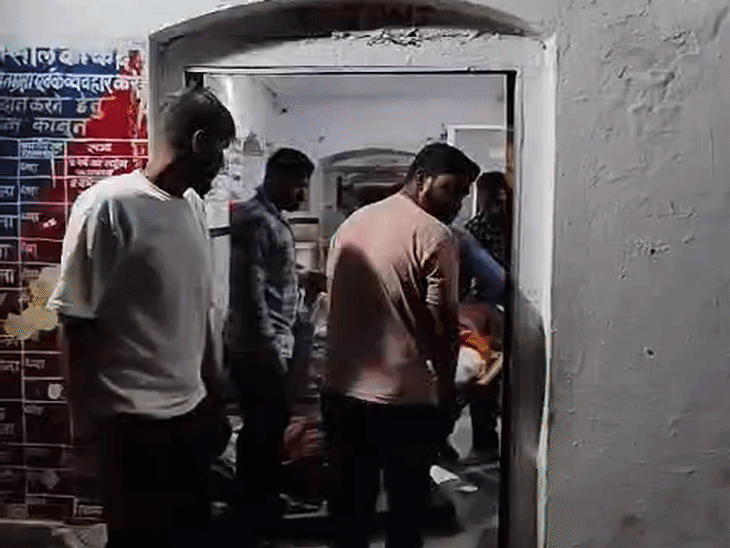 Dhar Accident: Pickup Overturns, Laborers Critical | 12 Killed