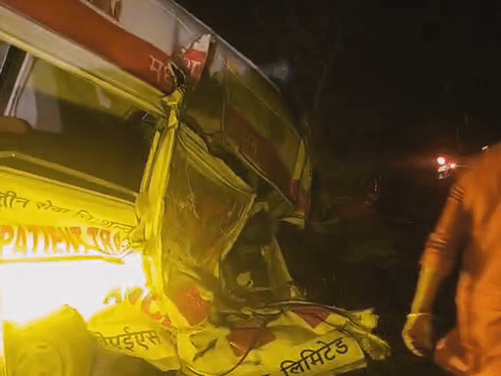 Sehore Accident: Ambulance Smashed, Driver Trapped; Villagers Rescue