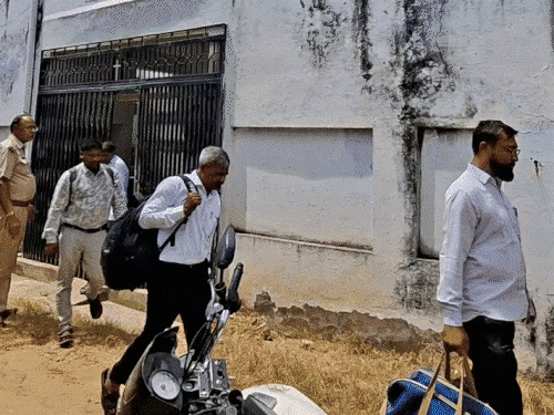Sikar SP Office Gheraoed | VHP-Bajrang Dal Demand Action on Love Jihad