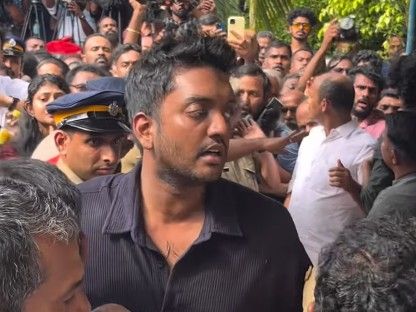 Salim Kumar Funeral Kerala | Sons Displeasure with Paparazzi