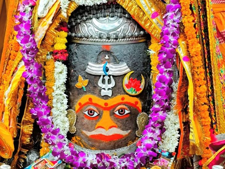 Mahakal Temple Bhasma Aarti: Regal Attire & Sandalwood Tilak