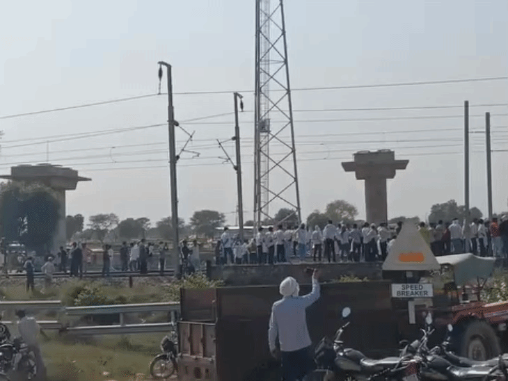 Panchna Dam Water Release Demands | Farmers Block Delhi-Mumbai Railway