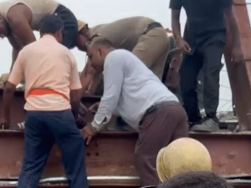 Taratala warehouse collapse leaves many workers trapped in kolkata