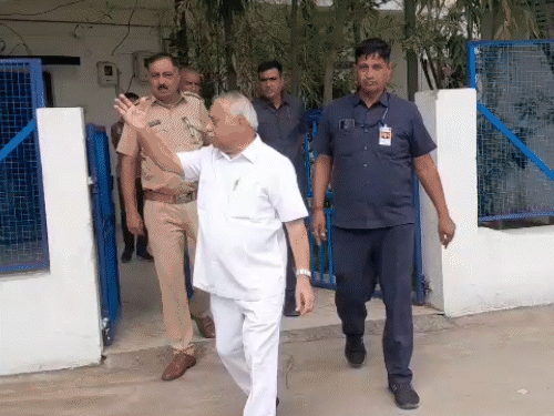 Nitin Patel Stuck in Kalol Traffic Jam, Slams Police