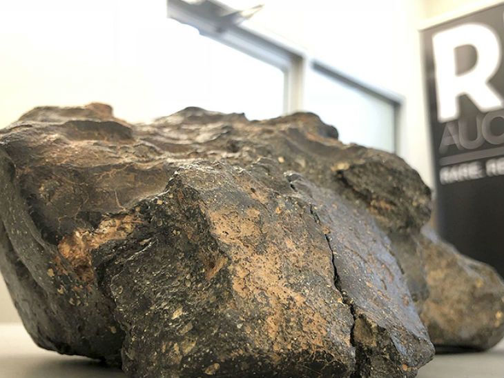 us based auction house is looking owner of a 12 pound lunar meteorite ...
