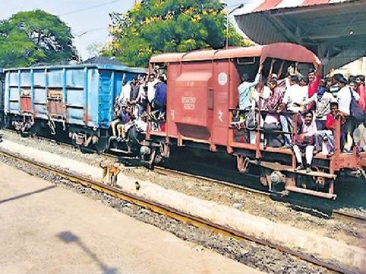 Shipra Express diverted after Naxal attack | गढ़वा रोड स्टेशन पर हंगामा ...