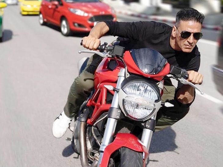 Akshay Kumar Getting Trolled For Driving Bike Without Wearing Helmet