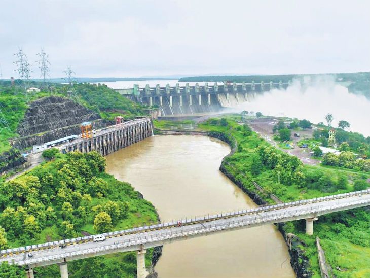 12 gates of Indira Sagar dam have been opened | 25 शहरों में बारिश जारी ...
