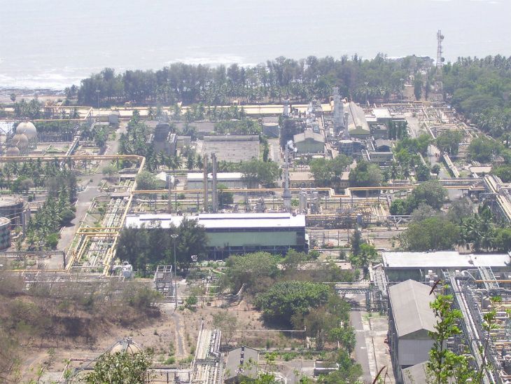 People evacuated after gas leaked in uran ongc gas plant. | ओएनजीसी के ...