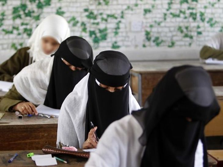 Khyber-Pakhtunkhwa; Burqas to be Given to Girl Students in Pakistan ...